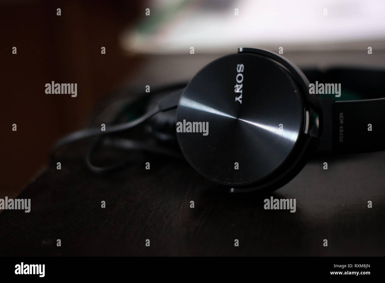Sony headphone hi-res stock photography and images - Alamy