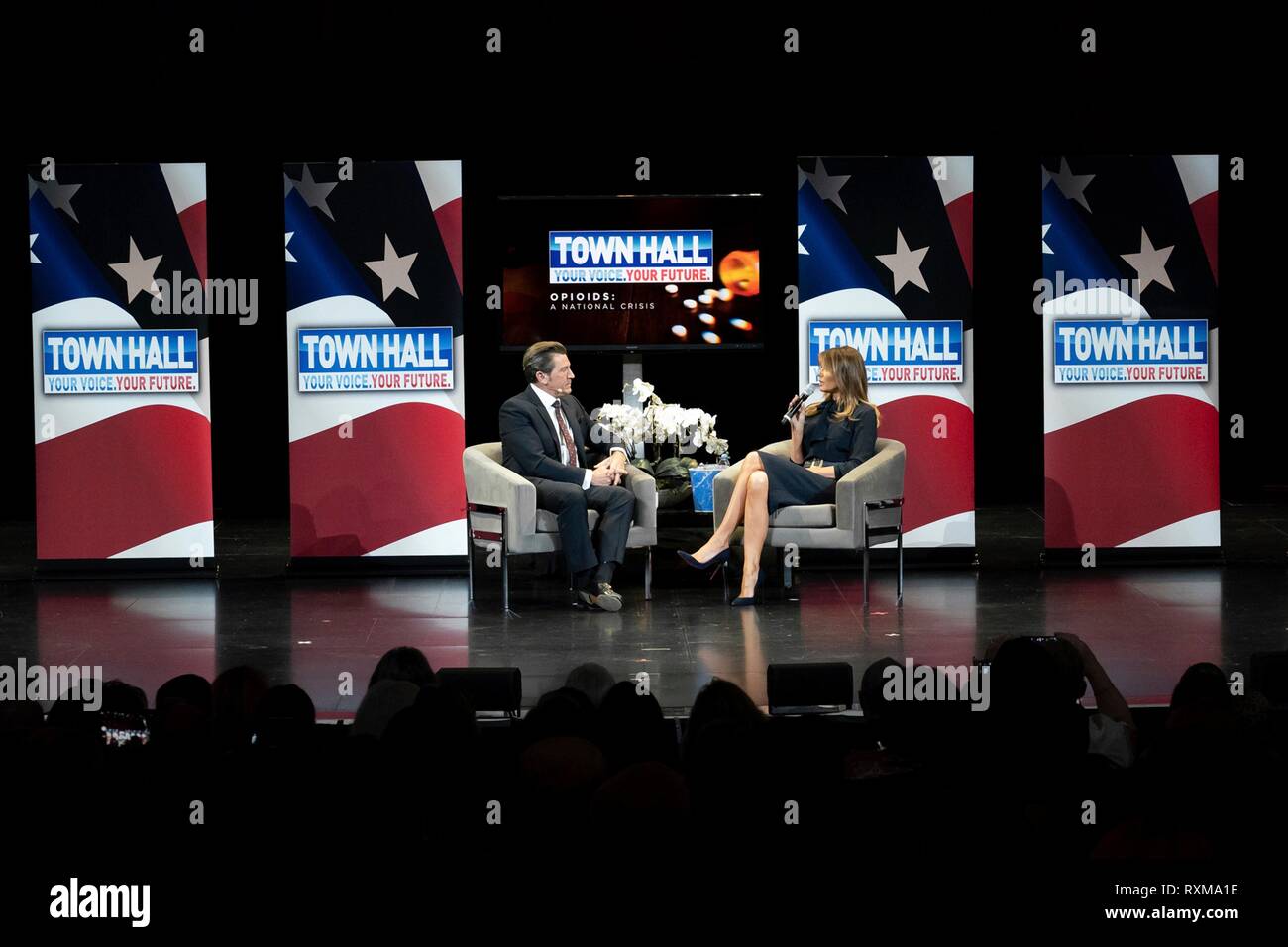 Panel moderator hi-res stock photography and images - Alamy