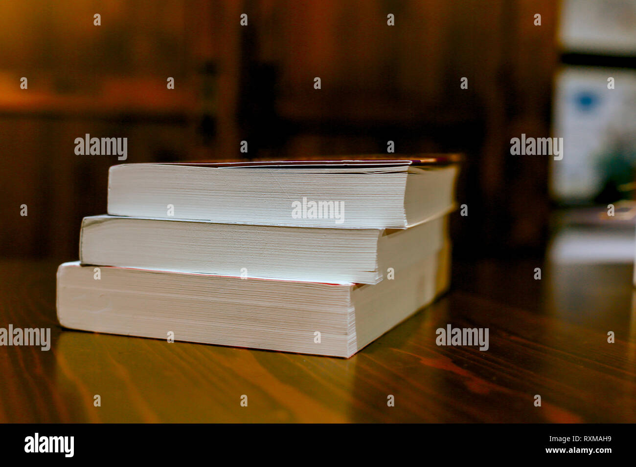 Pile of bestseller books hi-res stock photography and images - Alamy