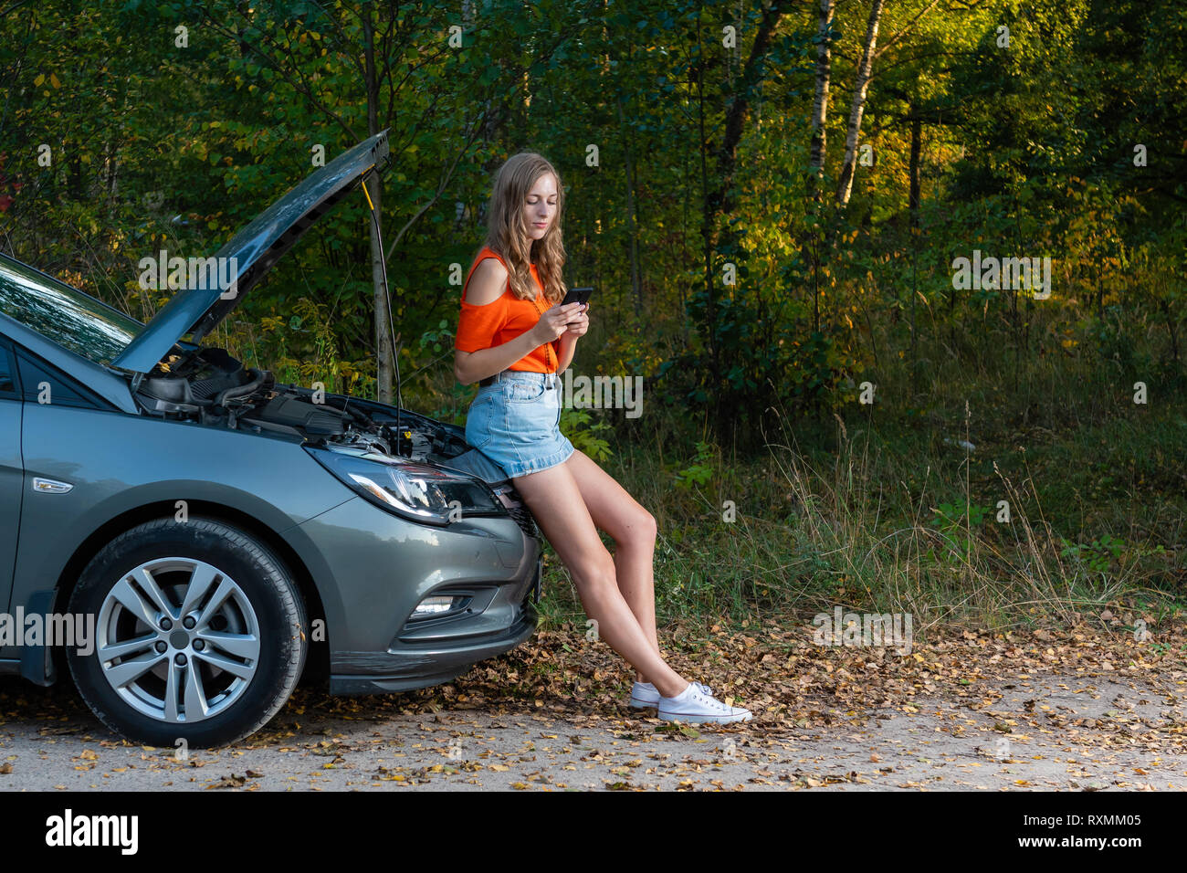Female driver hand texting hi-res stock photography and images - Alamy