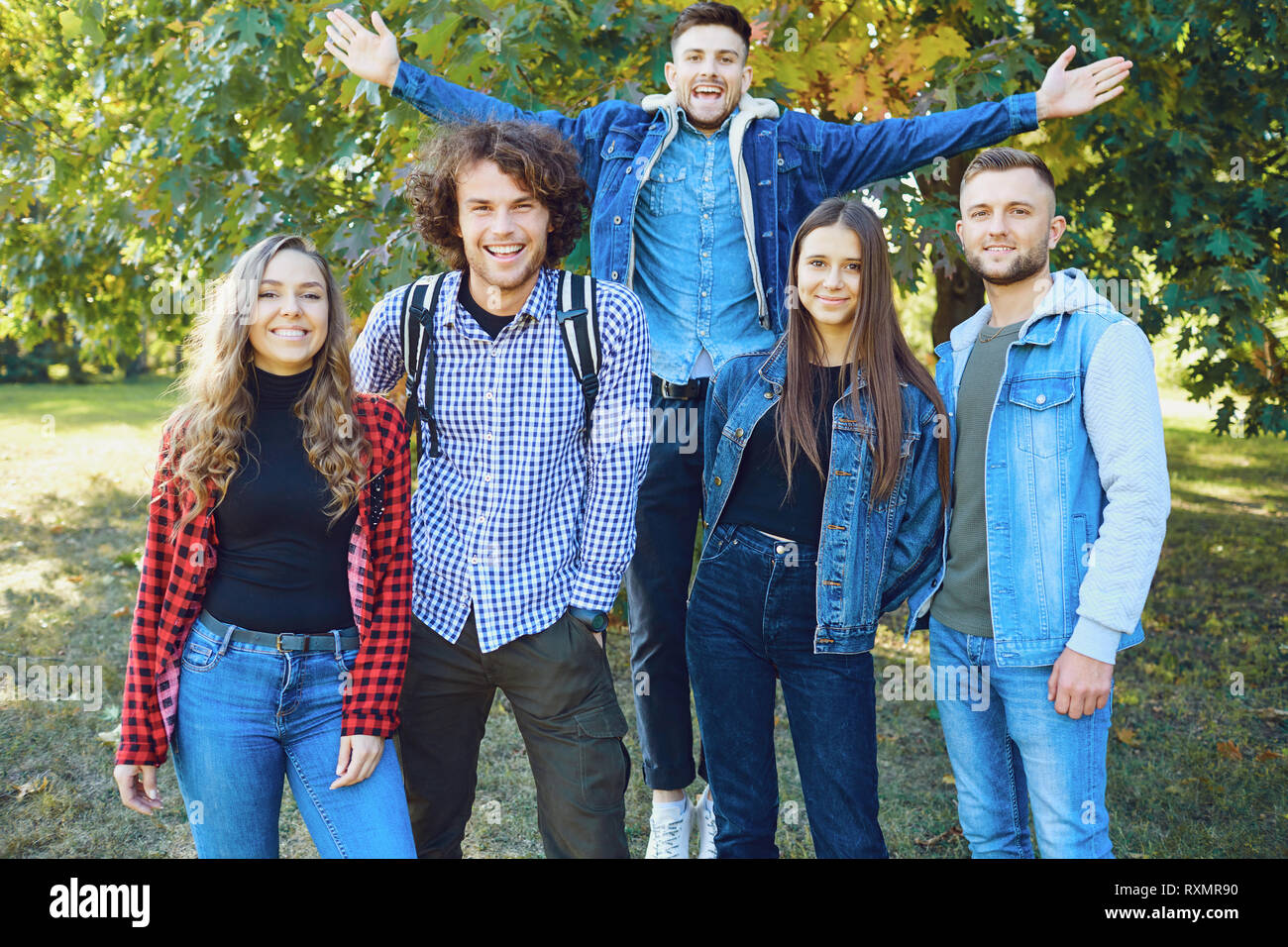 Friends park hi-res stock photography and images - Alamy