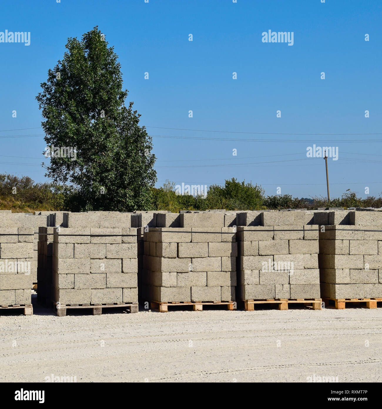 Cinder blocks lie in bays hi-res stock photography and images - Alamy