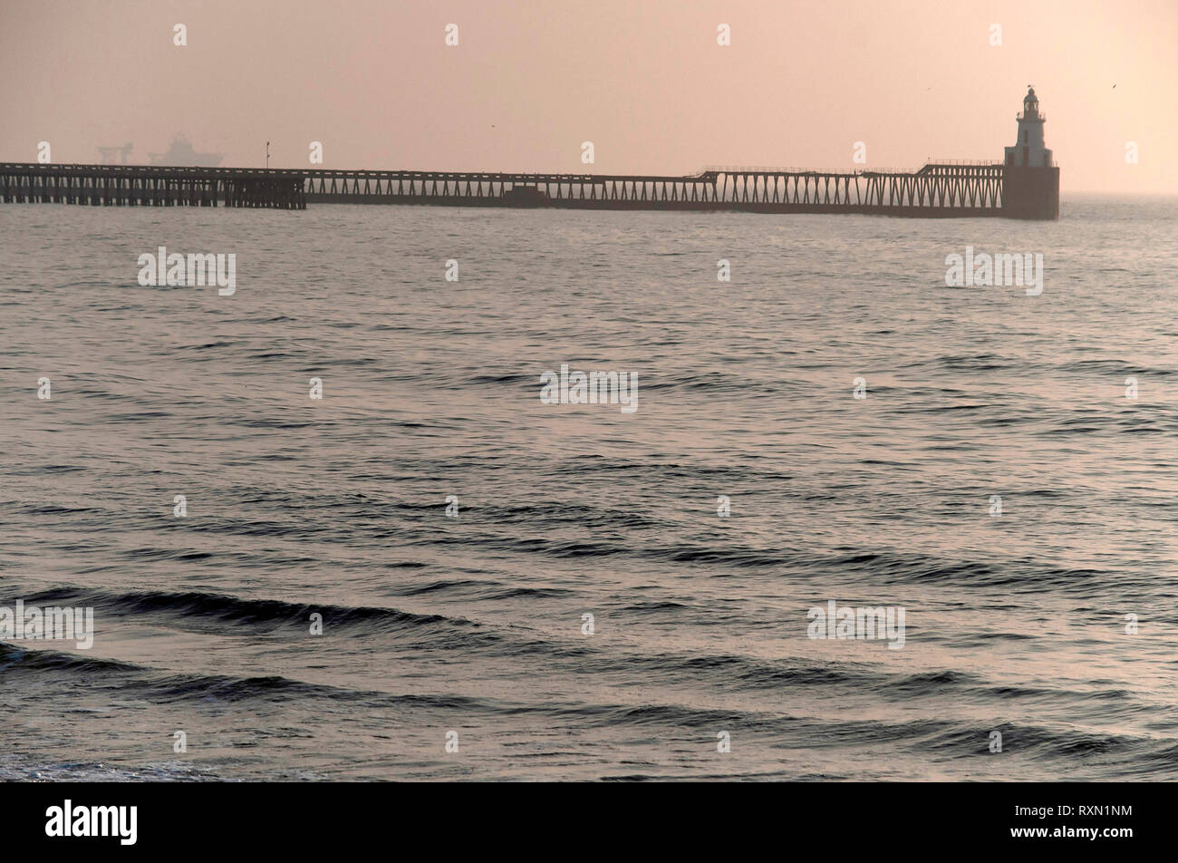 Blyth east pier lighthouse hi-res stock photography and images - Alamy