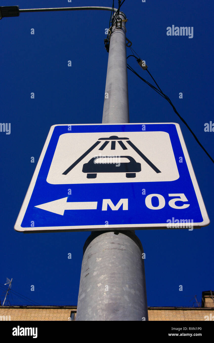 Yellow car wash sign hi-res stock photography and images - Alamy