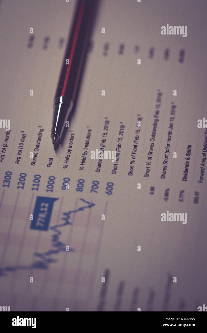 Business documents charts growth hi-res stock photography and images ...