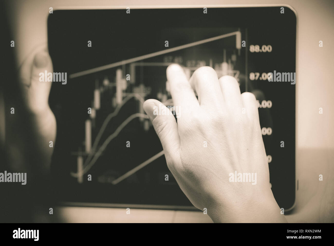 Chart pointing hi-res stock photography and images - Alamy