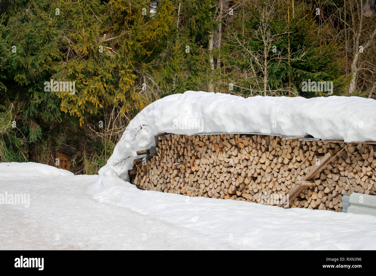 Snow covered firewood hi-res stock photography and images - Alamy