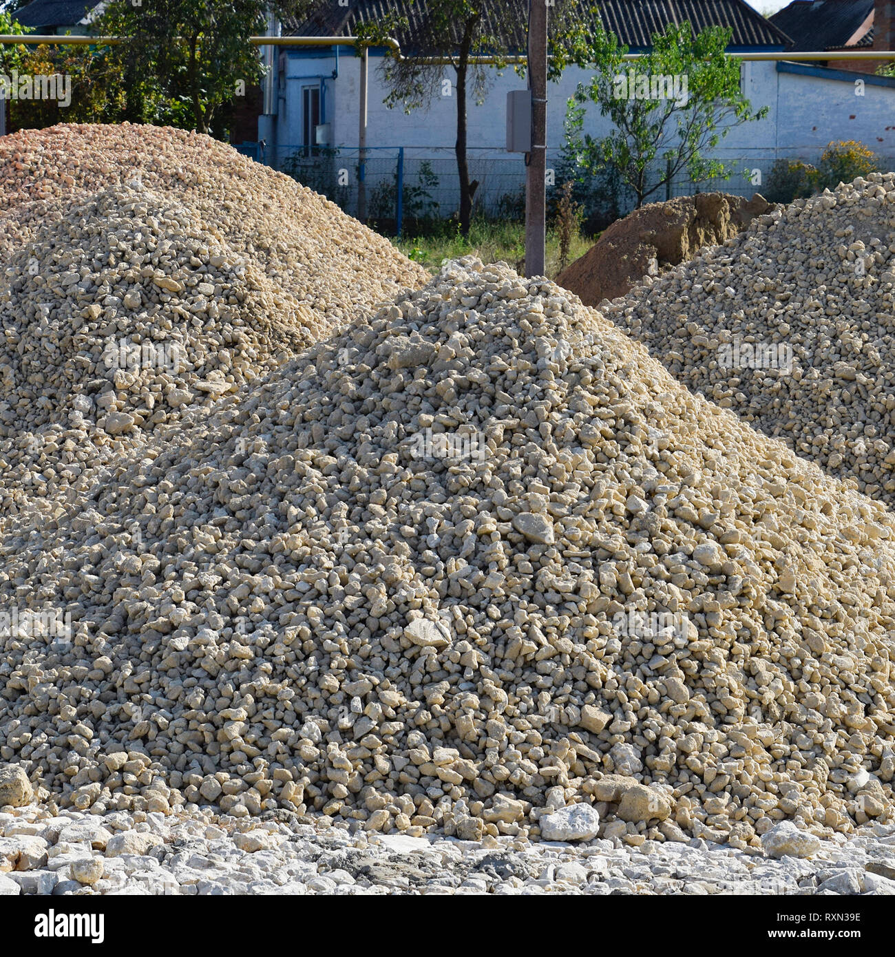 Pile stones shell building hi-res stock photography and images - Alamy
