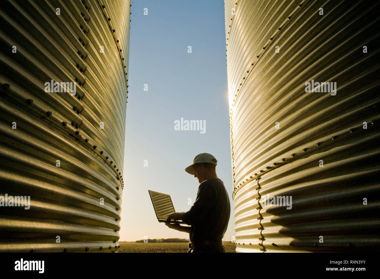 Grain bins on farm near hi-res stock photography and images - Alamy