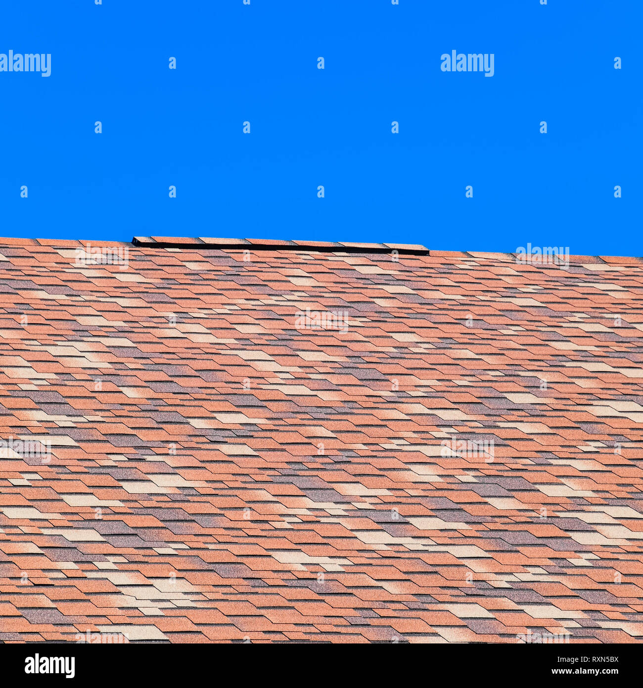 Roof from multi-colored bituminous shingles. Patterned bitumen shingles ...