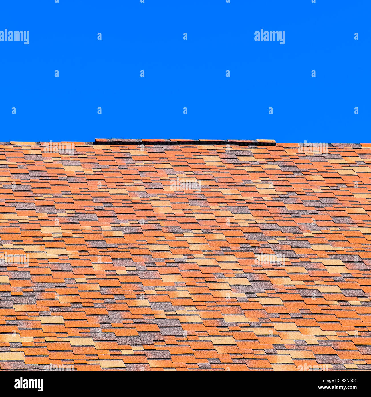 Roof from multi-colored bituminous shingles. Patterned bitumen shingles ...