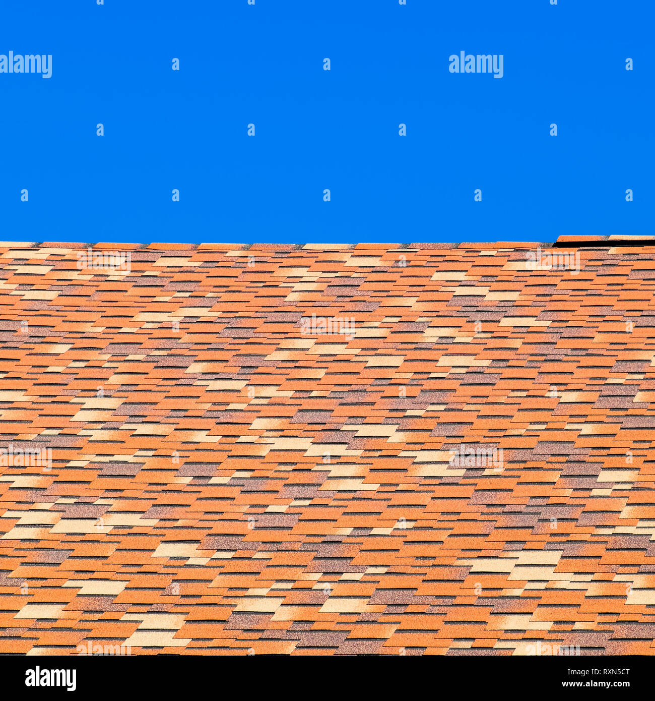 Roof from multi-colored bituminous shingles. Patterned bitumen shingles ...