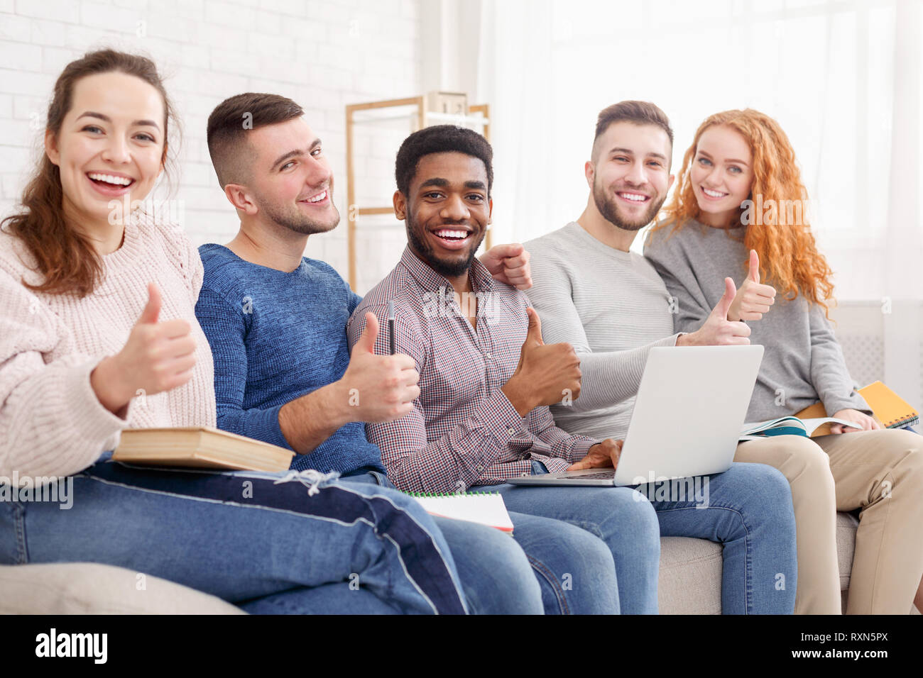 Group at home hi-res stock photography and images - Alamy