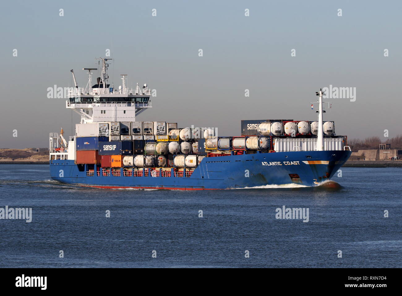 Ship container ship hi-res stock photography and images - Alamy