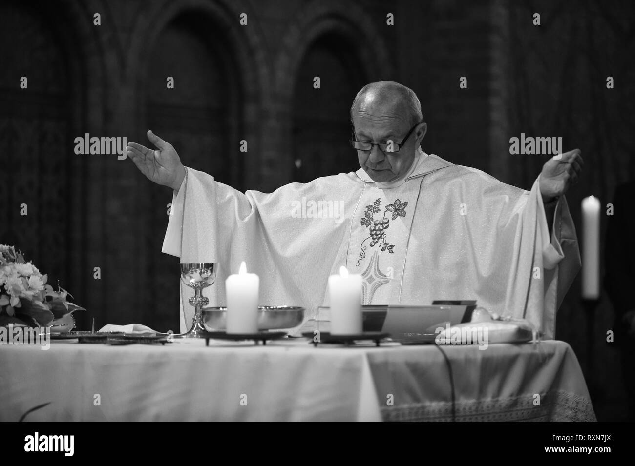 Roman catholic priest says mass Black and White Stock Photos & Images ...