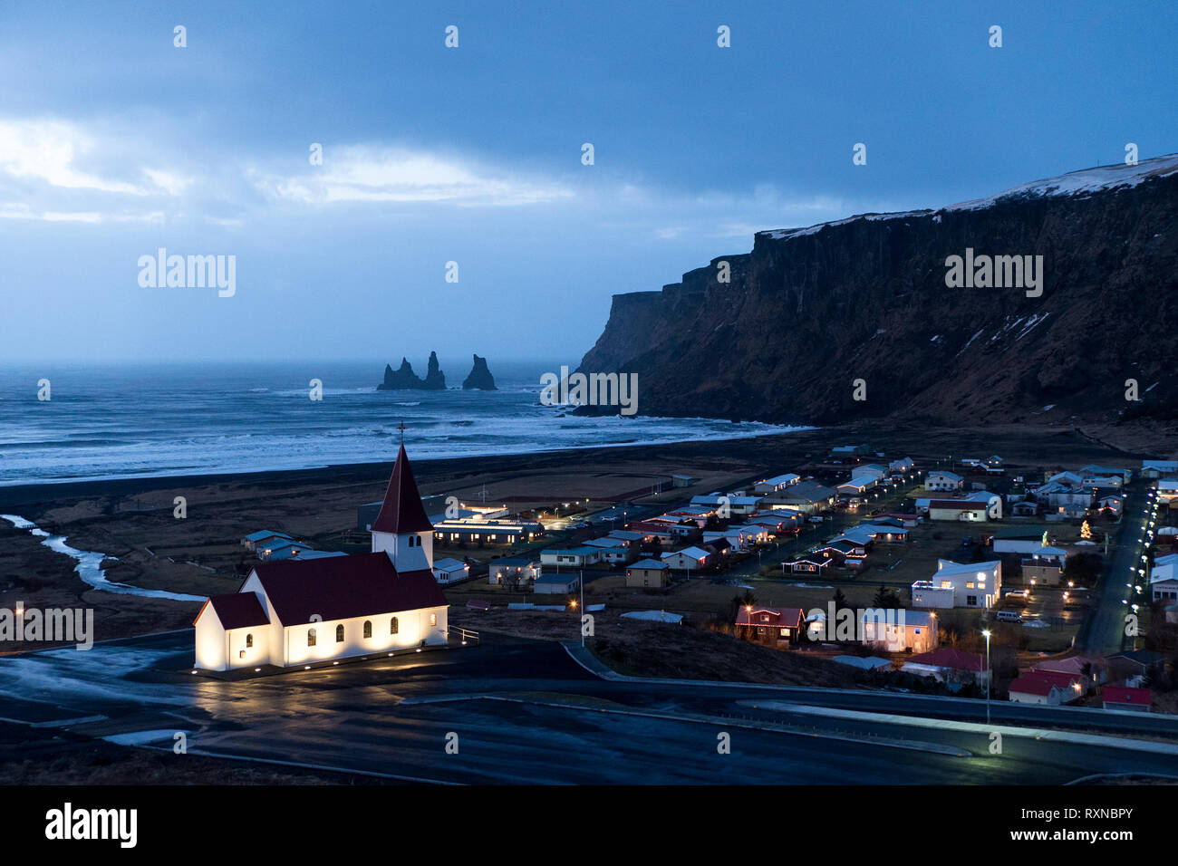 Northern lights reynisfjara hi-res stock photography and images - Alamy