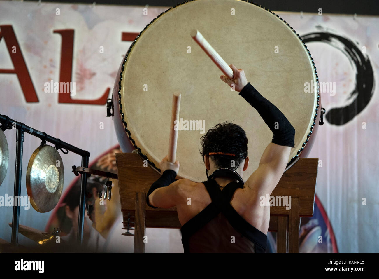 Taiko drum sticks hi-res stock photography and images - Alamy
