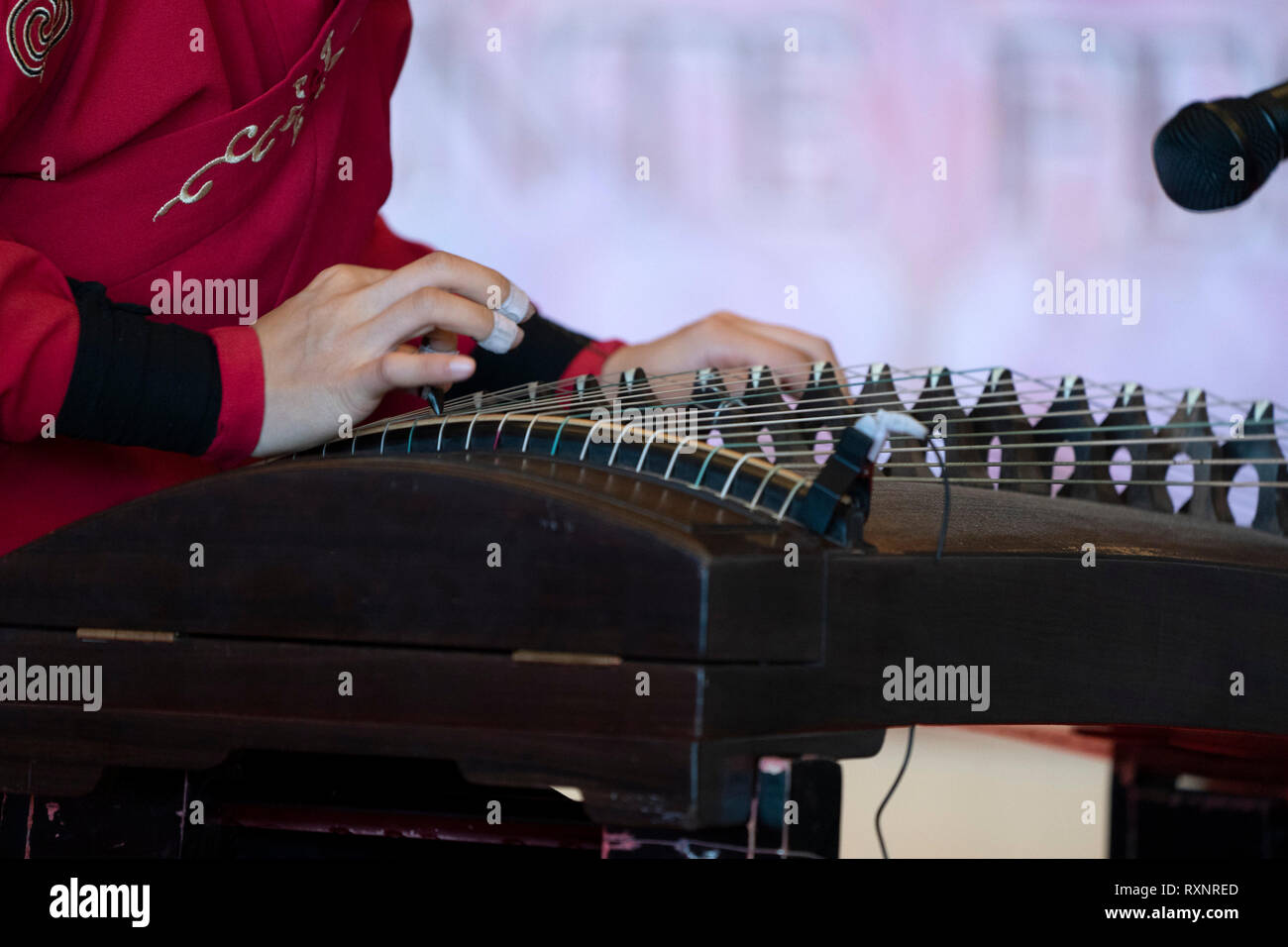 Koto japanese harp costume hi-res stock photography and images - Alamy