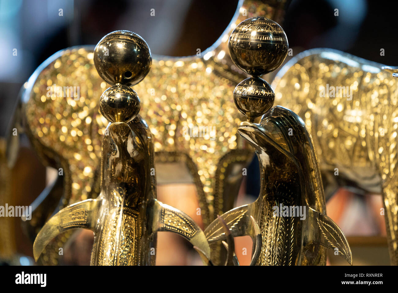 Dolphin metal sculpture hi-res stock photography and images - Alamy