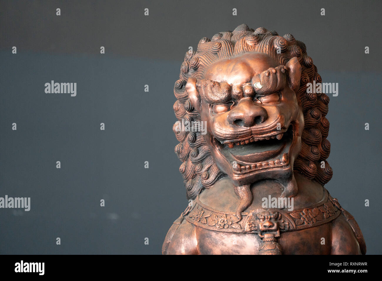 Japanese stone lion guard temple hi-res stock photography and images ...