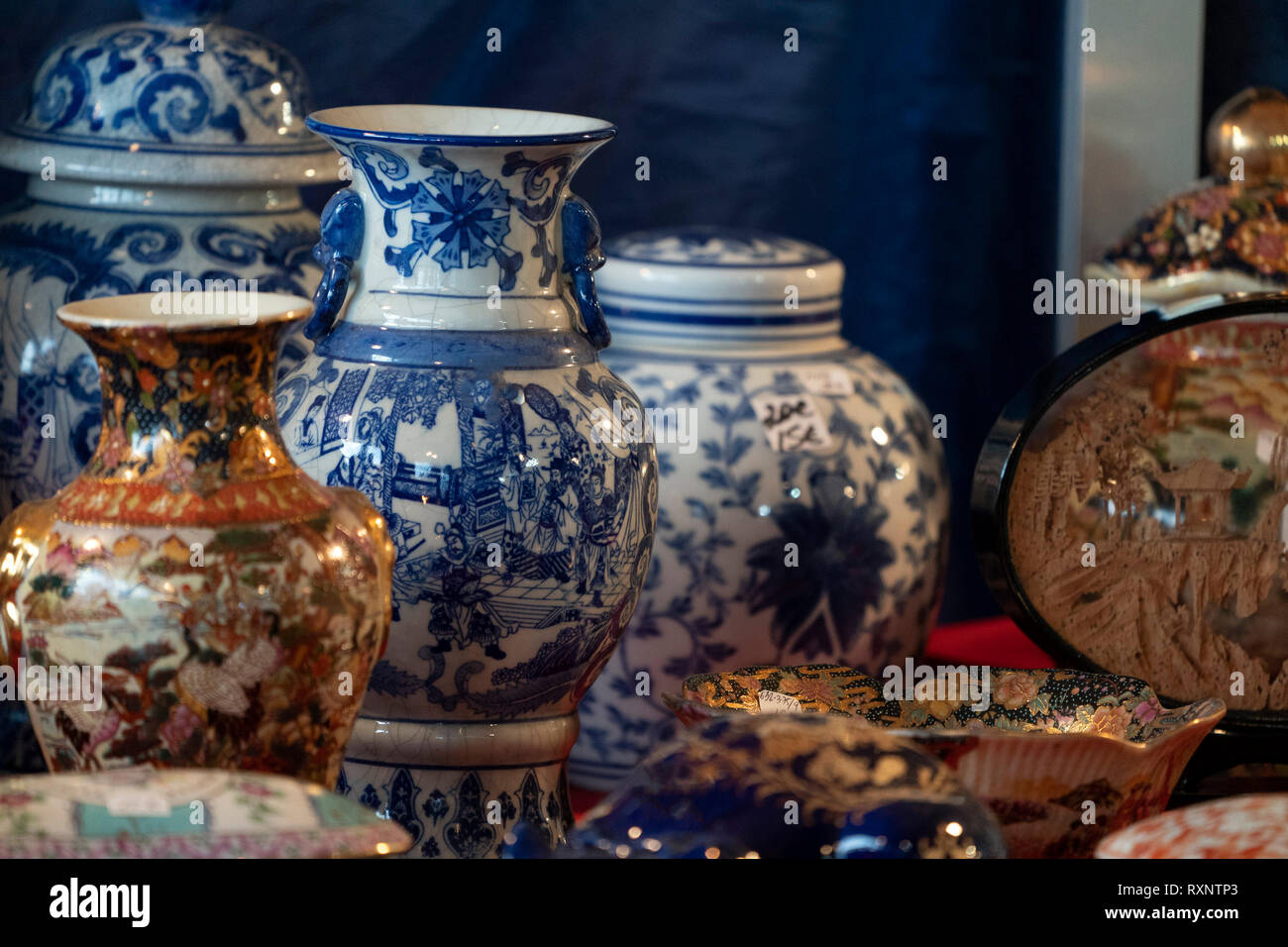 Chinese porcelein at the market detail Stock Photo - Alamy