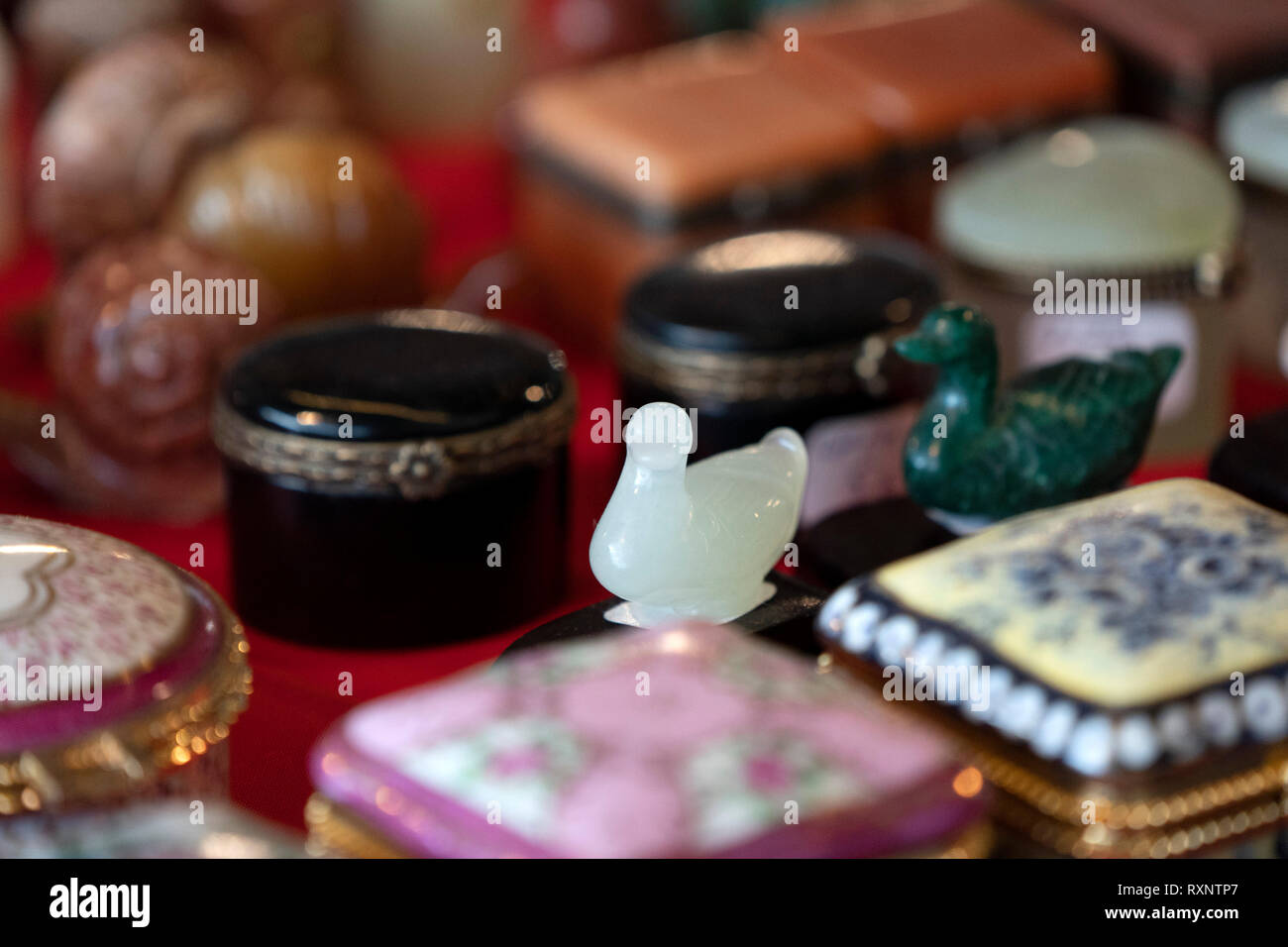 Porcelein hi-res stock photography and images - Alamy