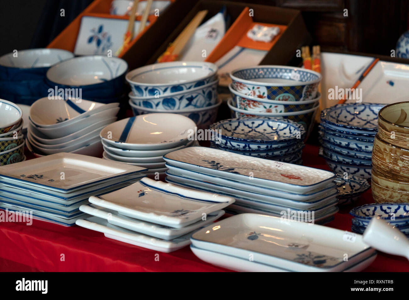 Chinese porcelein at the market detail Stock Photo - Alamy