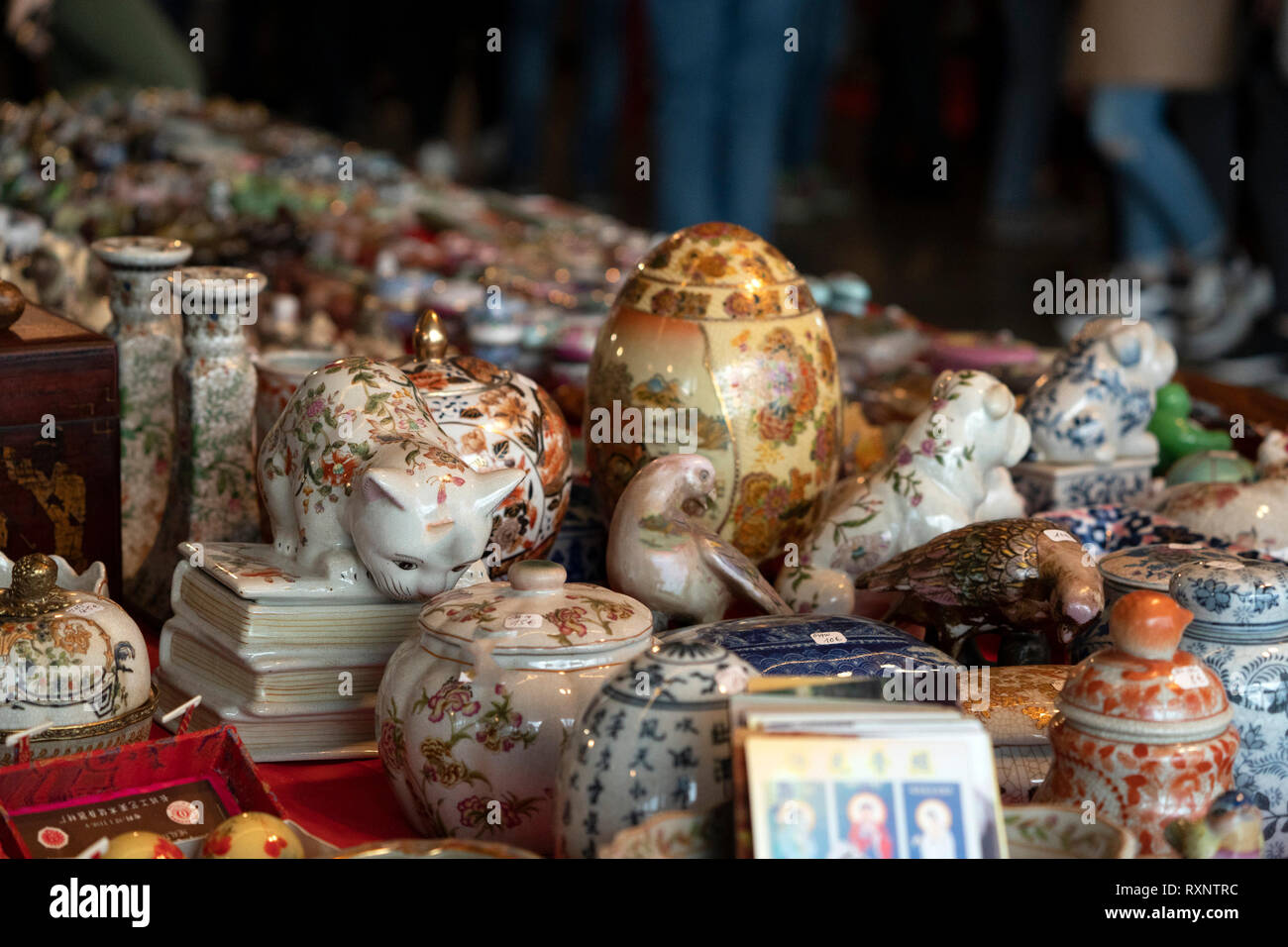 Chinese porcelein at the market detail Stock Photo - Alamy