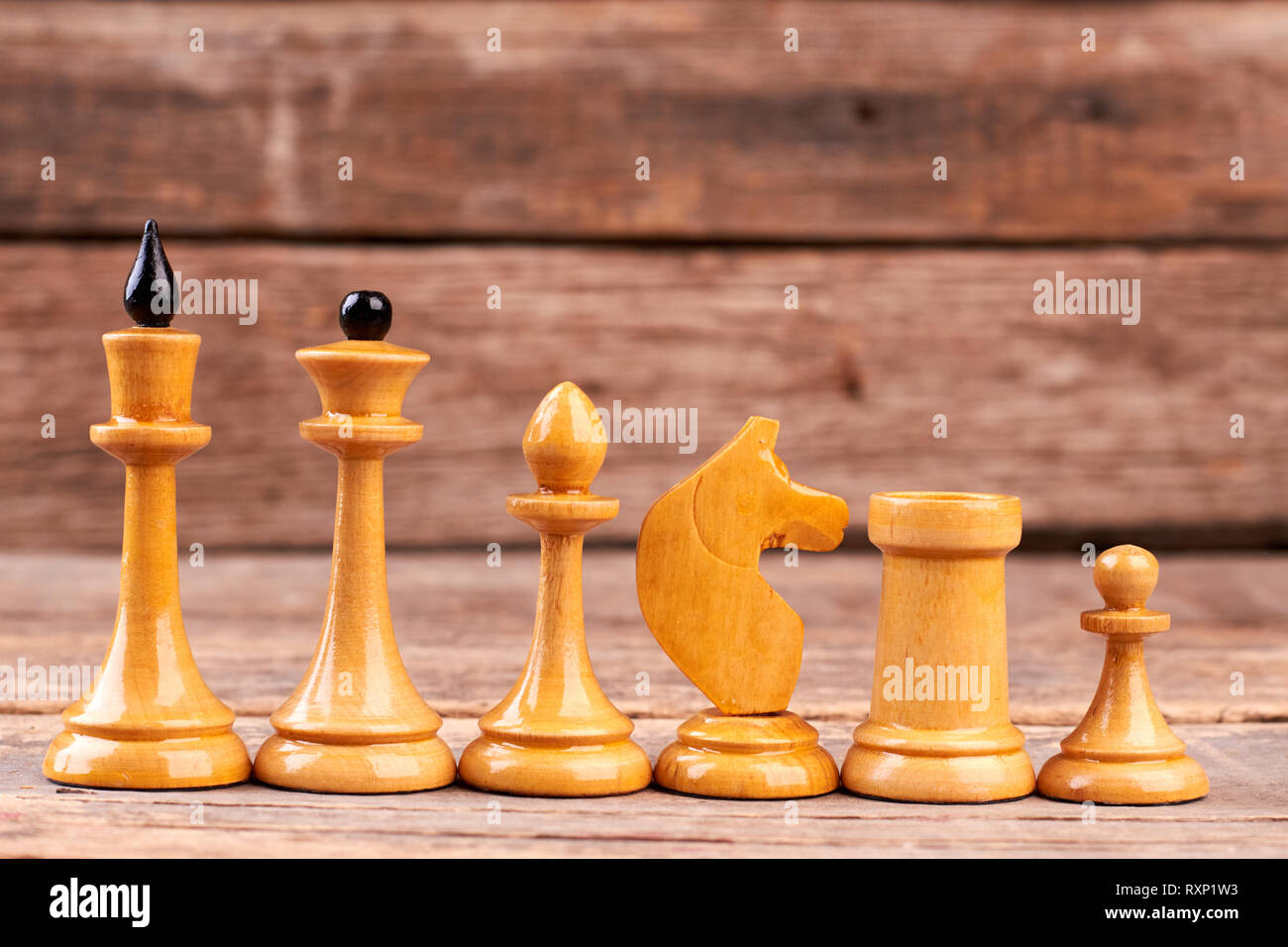 White chess pieces in order of decreasing Stock Photo - Alamy