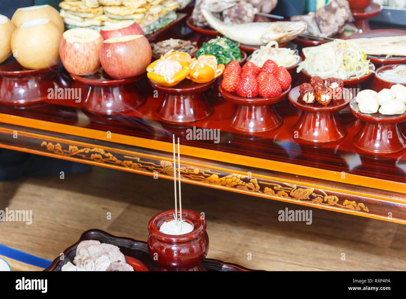 Korea chuseok table hi-res stock photography and images - Alamy