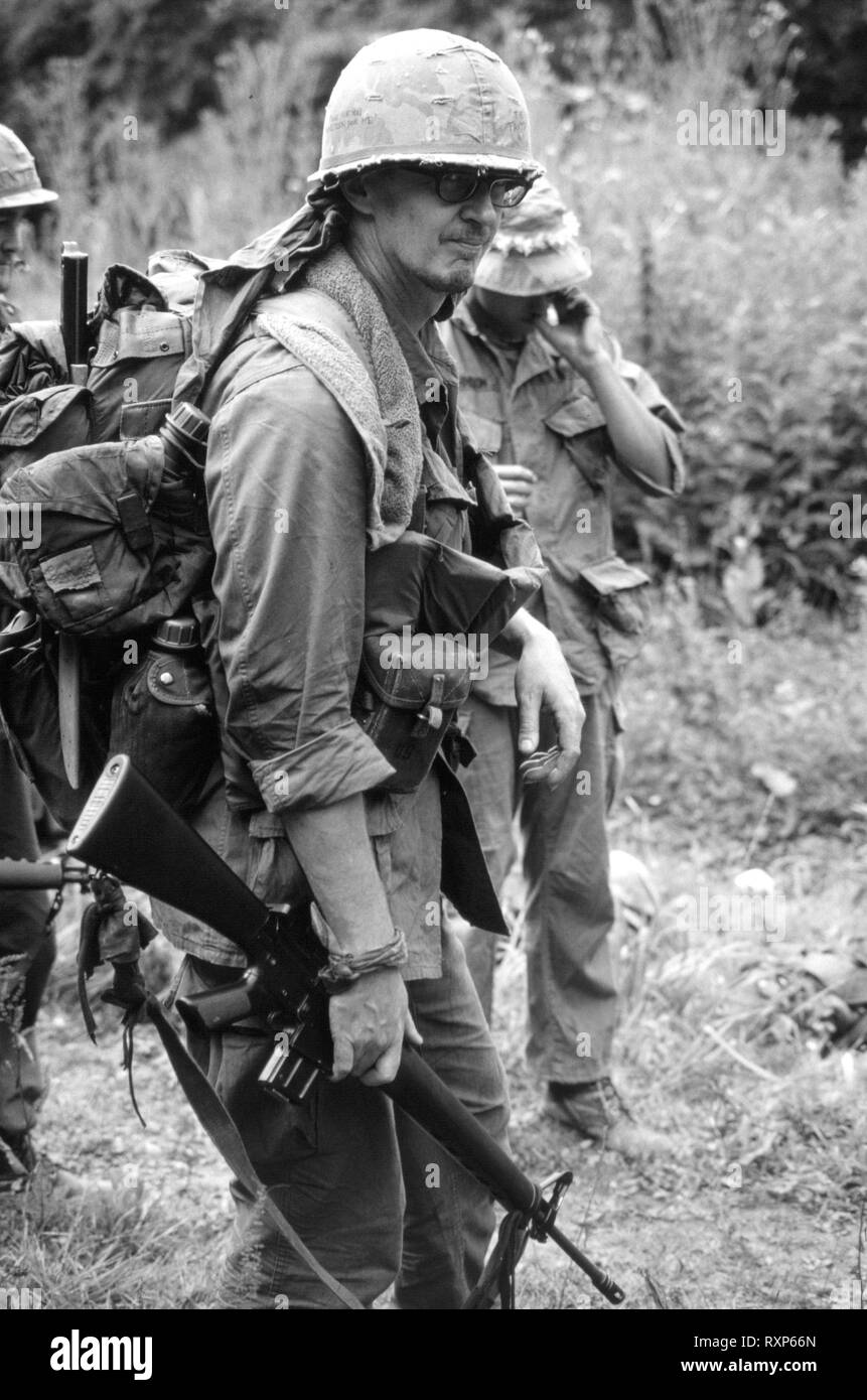 Vietnam war combat photographs hi-res stock photography and images - Alamy