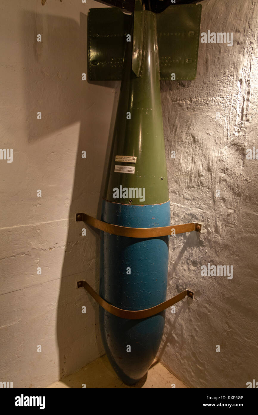 Artillery bomb hi-res stock photography and images - Alamy