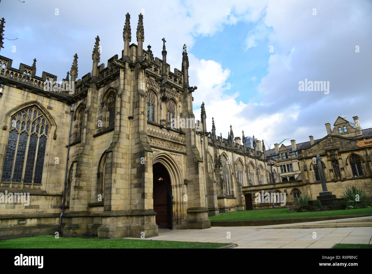 Manchester cathedral hi-res stock photography and images - Alamy