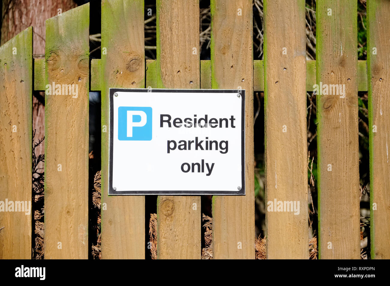 Private road residents only sign hi-res stock photography and images ...