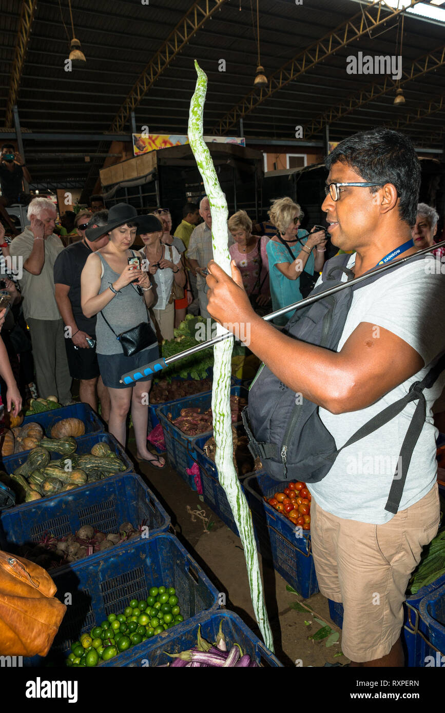 Market in Dambulla, Sri Lanka Stock Photo - Alamy