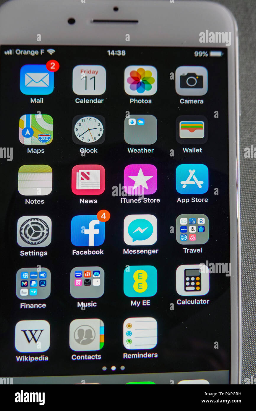 Iphone Screen Apps High Resolution Stock Photography and Images - Alamy