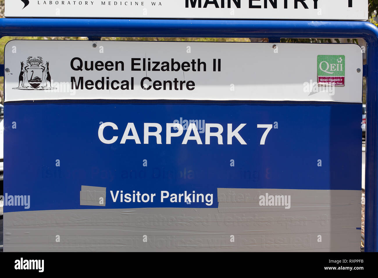 Hospital signs hi-res stock photography and images - Alamy