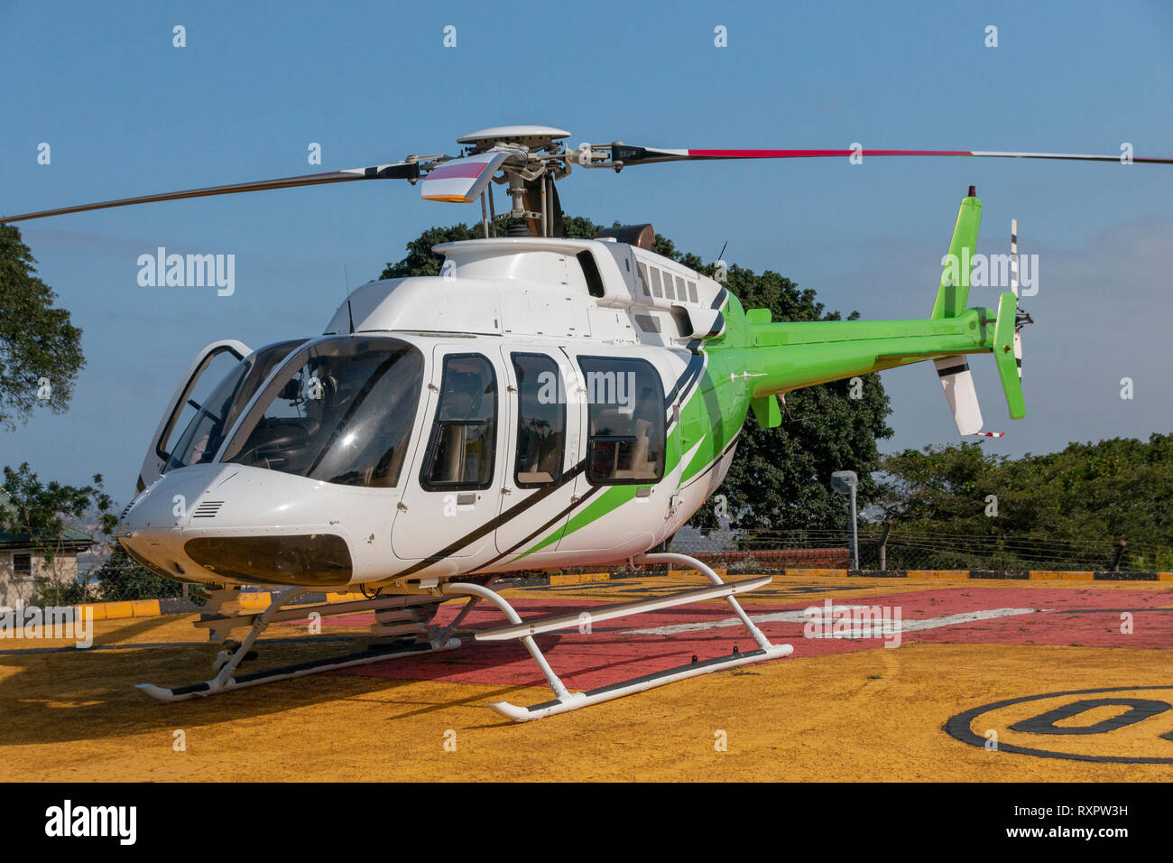 Hospital helicopter landing pad hi-res stock photography and images - Alamy