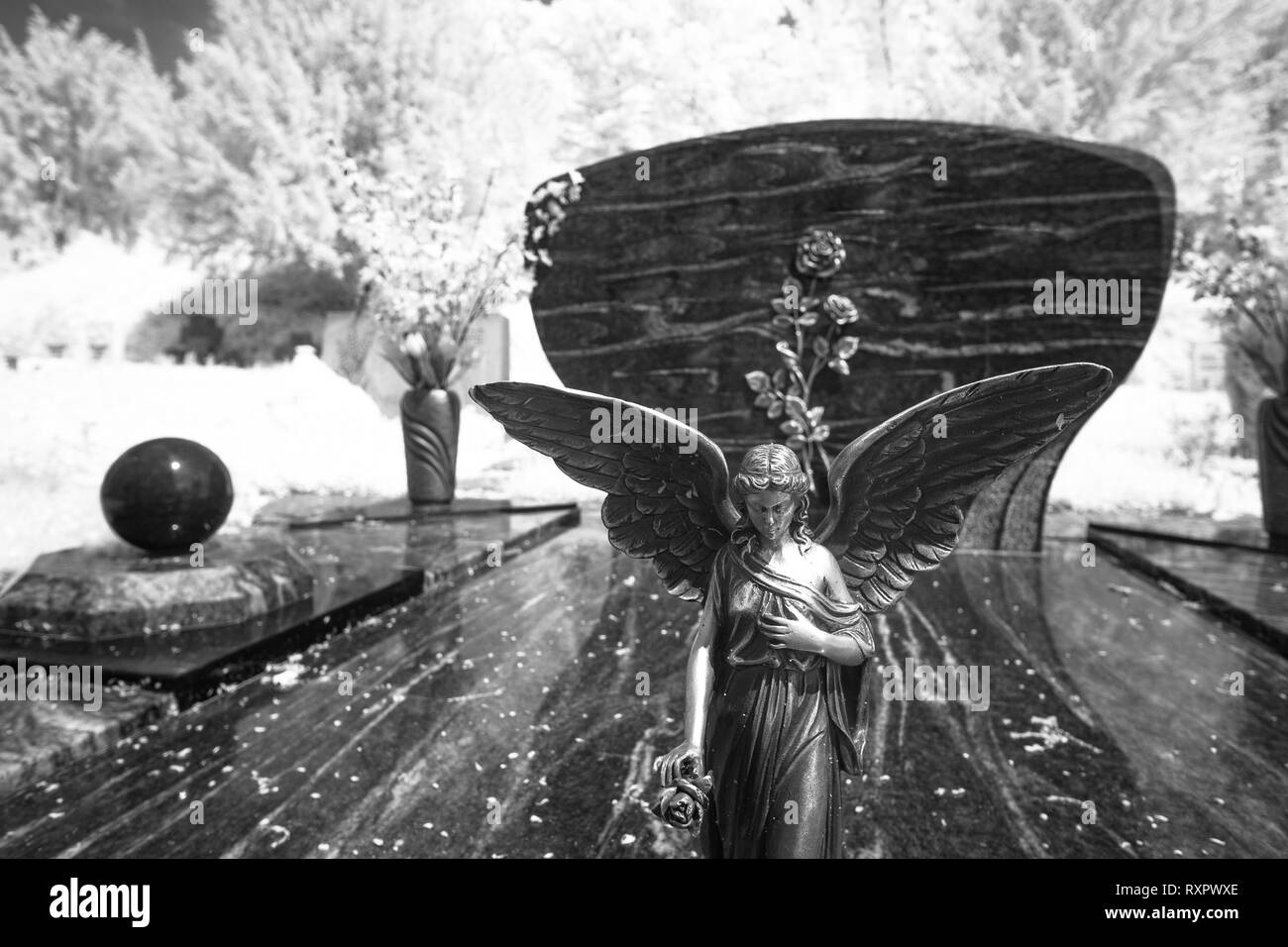 Bronze angel on grave hi-res stock photography and images - Alamy