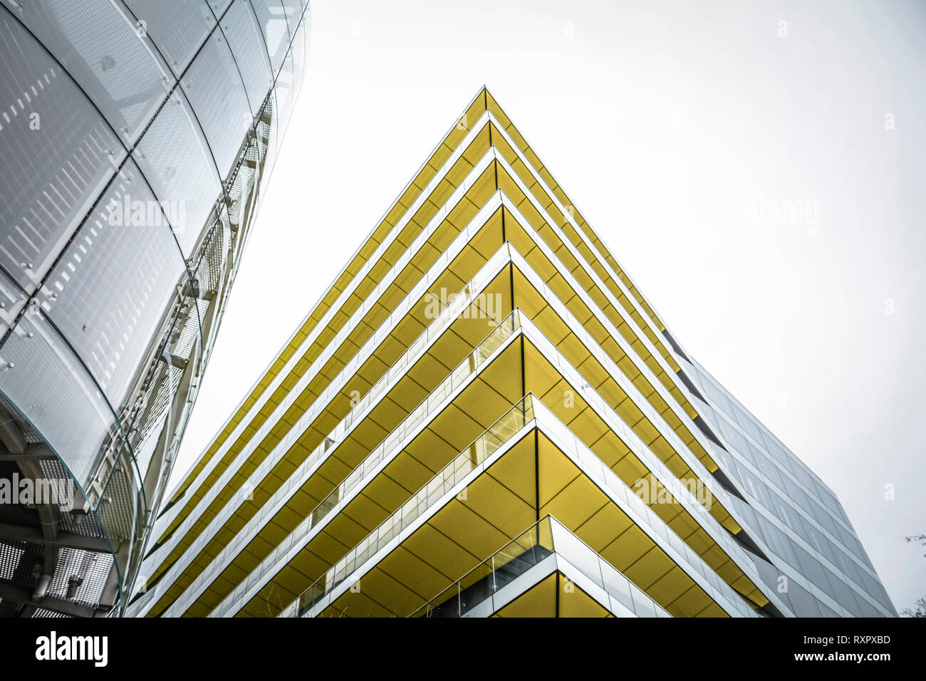 Riverbank house and london hi-res stock photography and images - Alamy