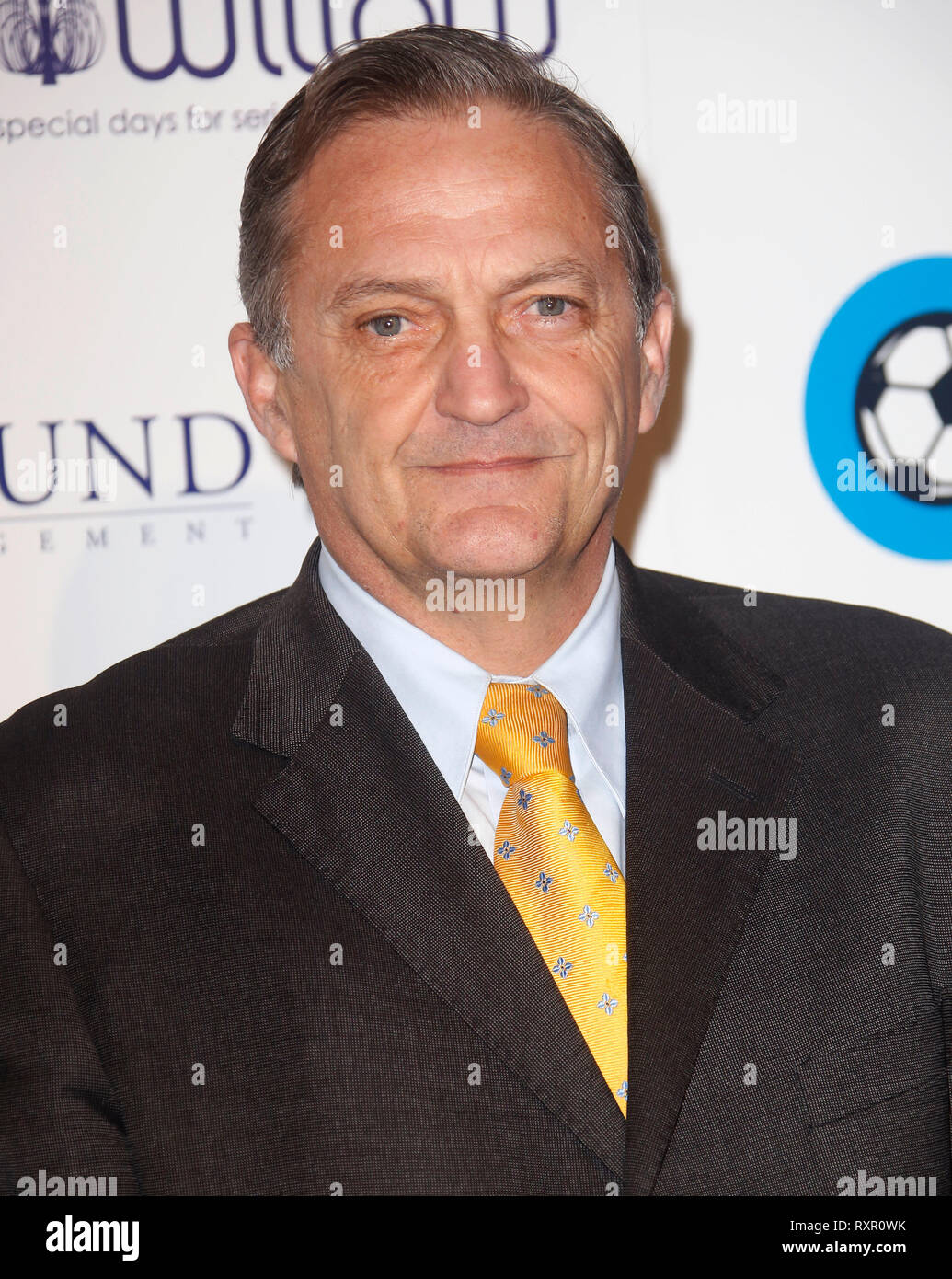 Gary mabbutt football hi-res stock photography and images - Alamy