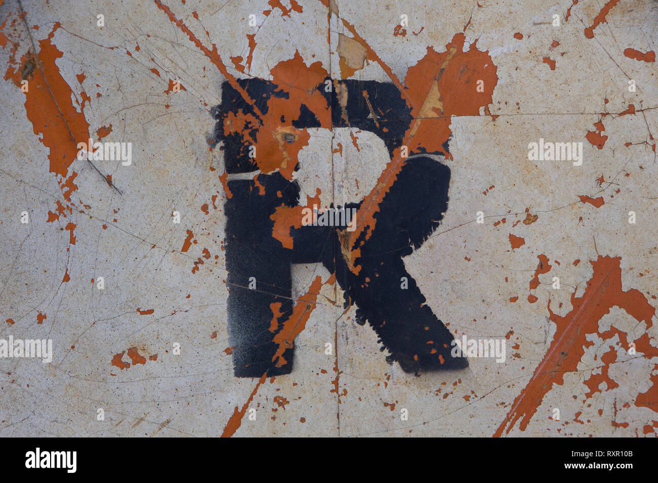 Painted the letter R - vintage Stock Photo - Alamy
