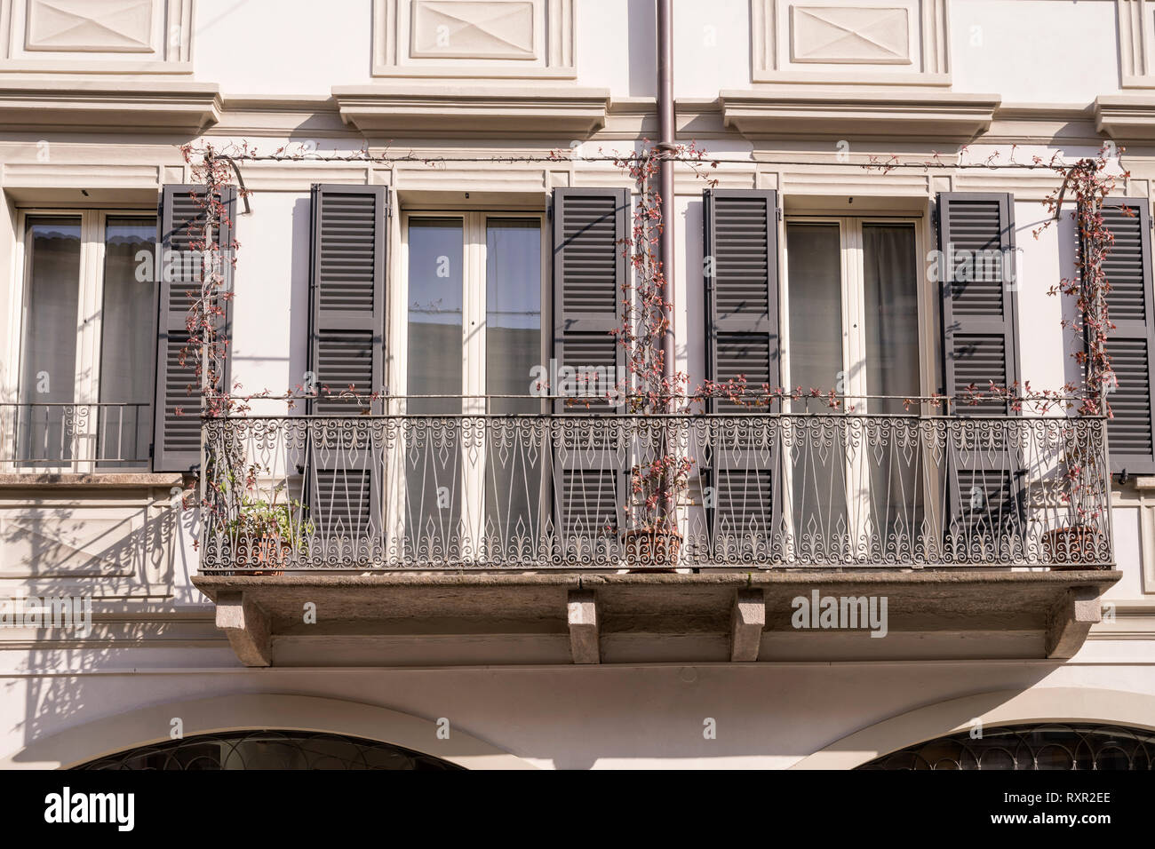 Old wrought iron balcony railing hi-res stock photography and images ...