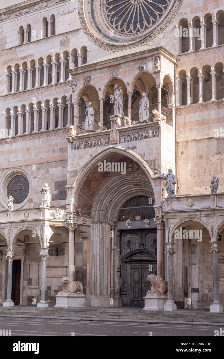 Vertical mullions view hi-res stock photography and images - Alamy