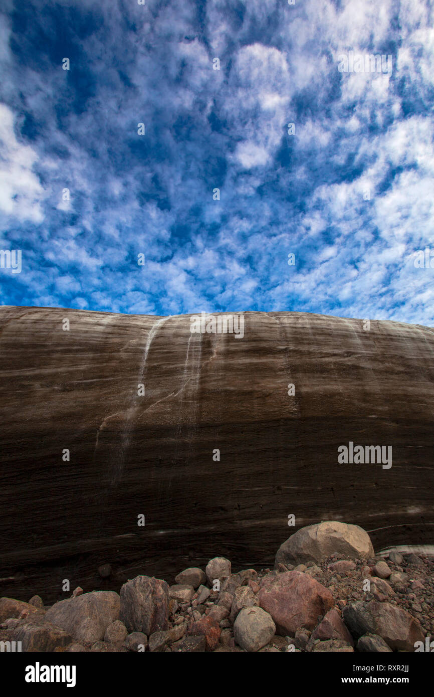 The terminus of Humboldt Glacier, where the widest at glacier in the ...