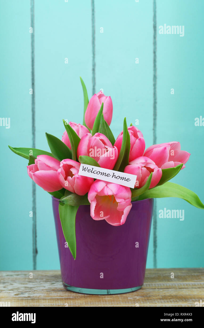 Welcome note with flowers hi-res stock photography and images - Alamy