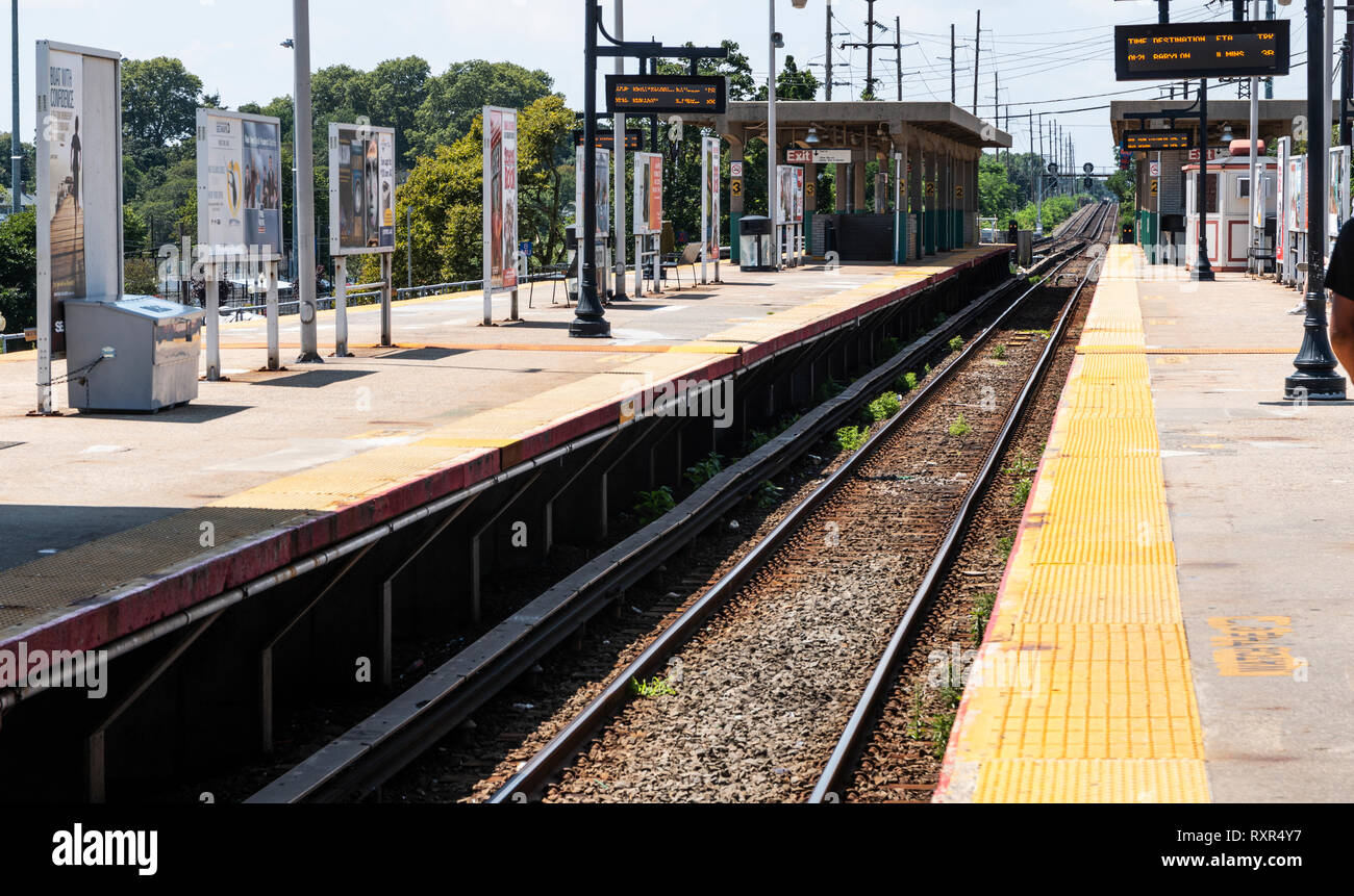 Babylon, New York, USA - 14 August 2018: Looking down the tracks on the ...