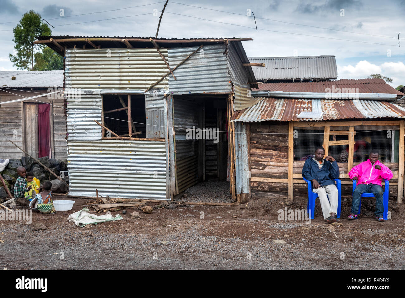 Slum africa hi-res stock photography and images - Alamy