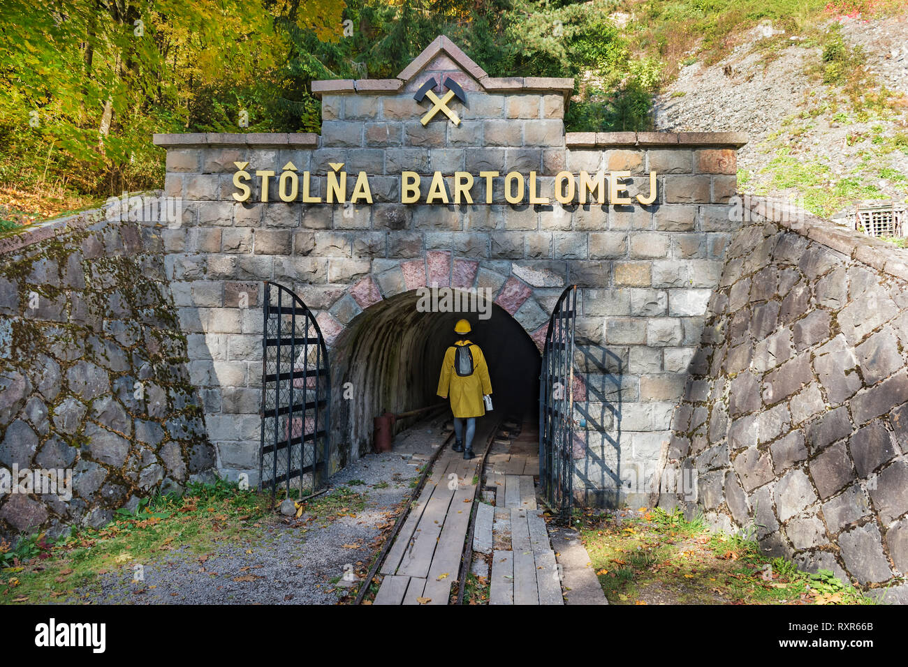 Mine shaft entrance hi-res stock photography and images - Alamy