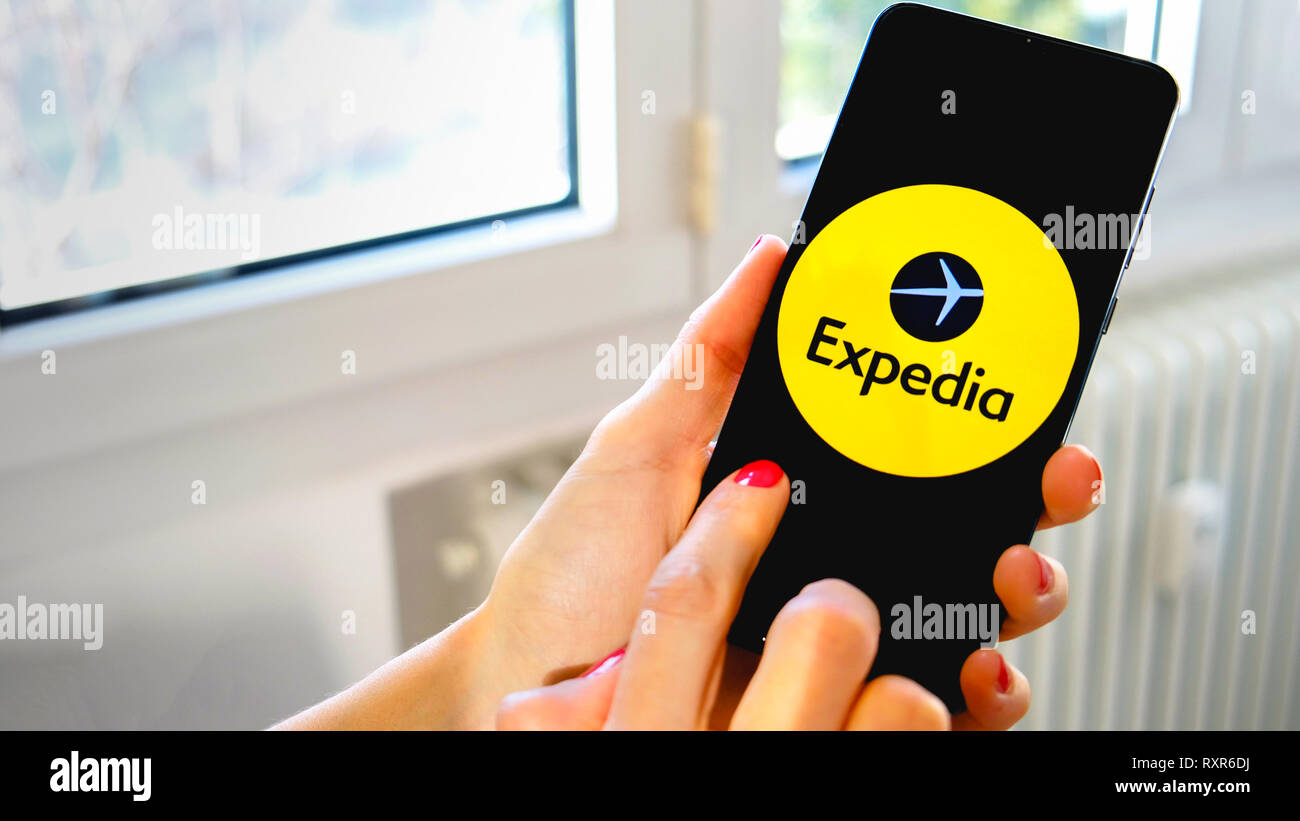 Expedia app logo hi-res stock photography and images - Alamy